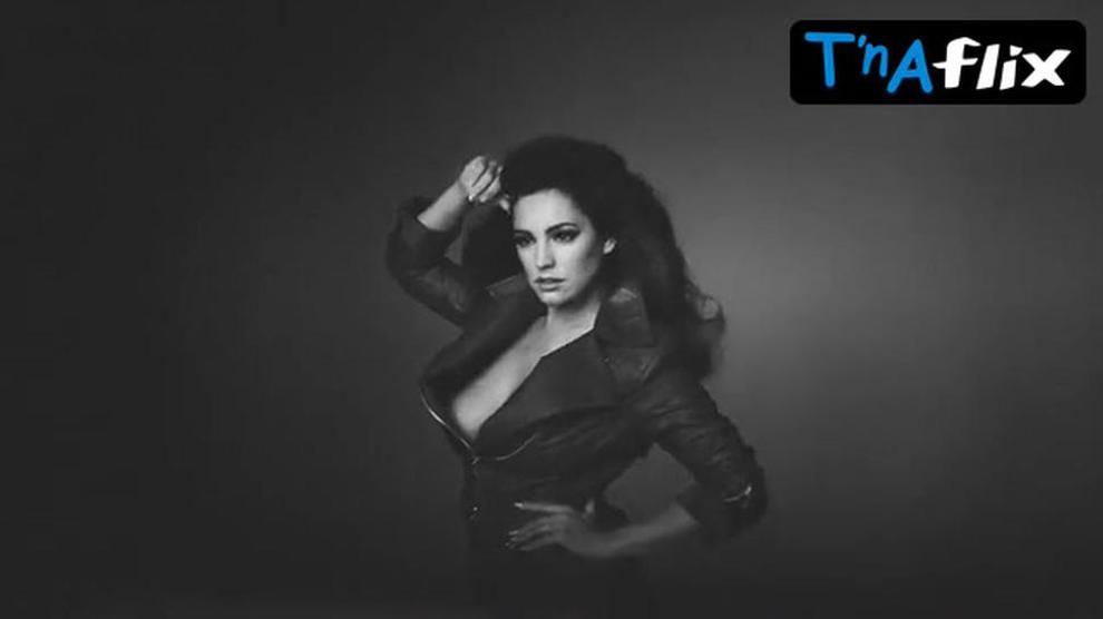 Kelly Brook Thong Underwear Scene In Kelly Brook 2015 Calendar Behind The Scenes Porn Videos