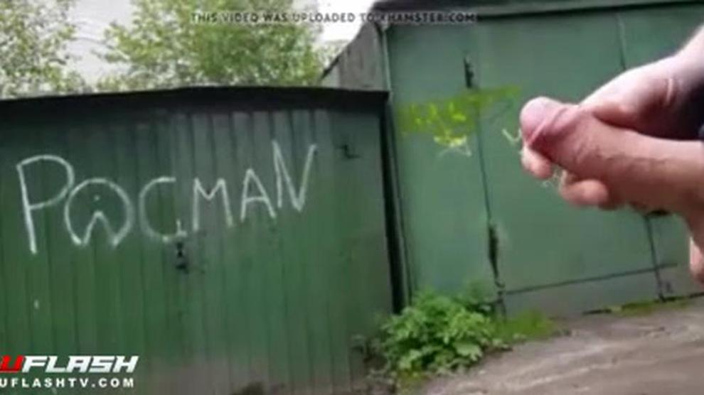 Flashing Cock En La Calle