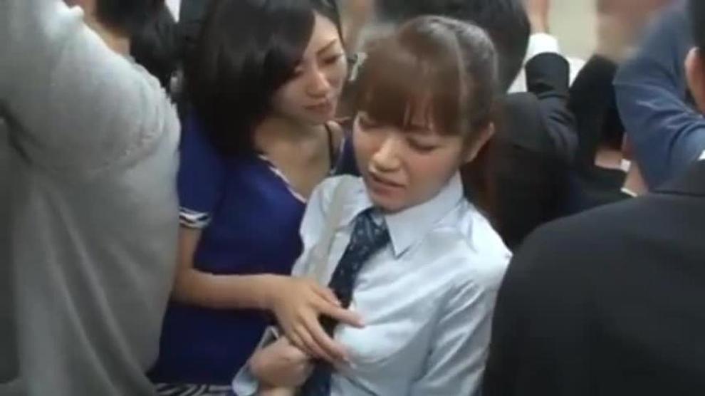 A Una Chica Japonesa Le Gusta Violar Colegialas En El Buz Hana Haruna Porn Videos