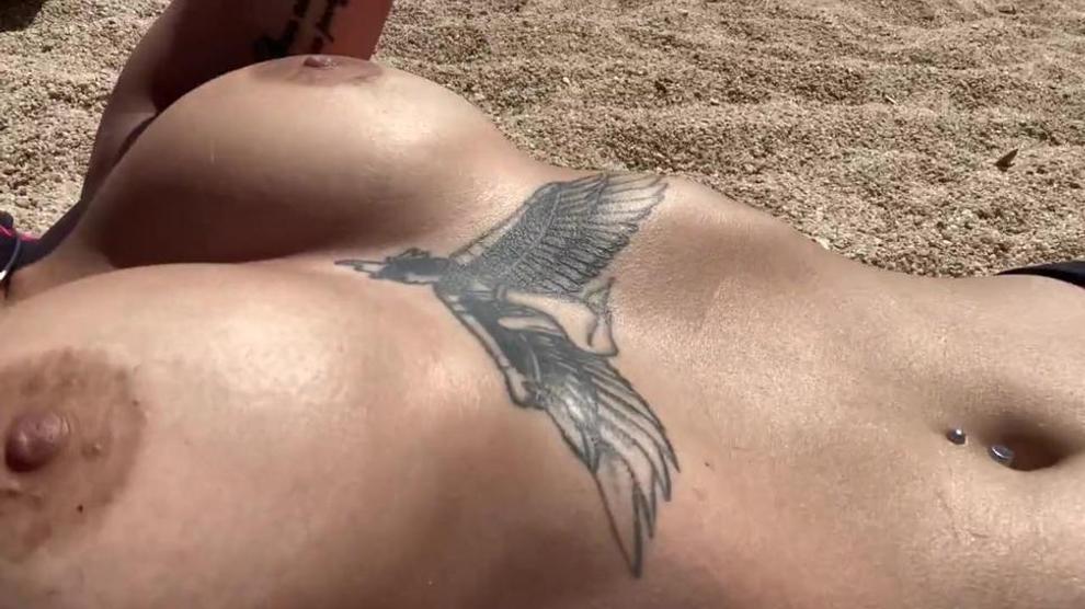 Claudia Bavel Topless En La Playa Porn Videos