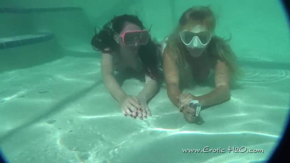 Woman Holding Breath Underwater In Cressi Mask Porn Videos