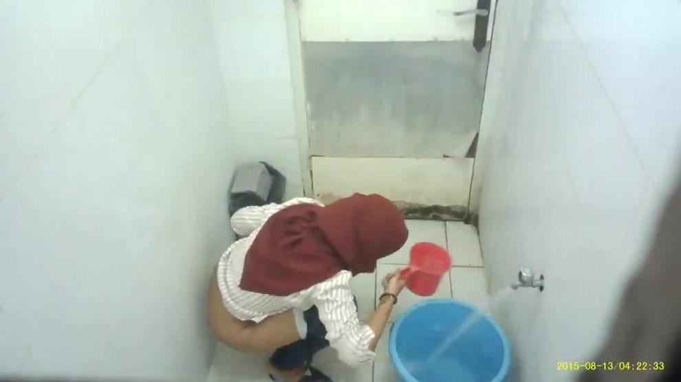 Ngintip Cewe Hijab Kencing Porn Videos