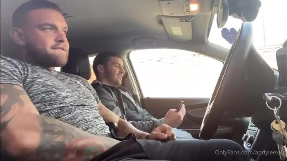 Stepbrothers Andy Lee And Patrick Lee Wanking In Public Vídeos Porno