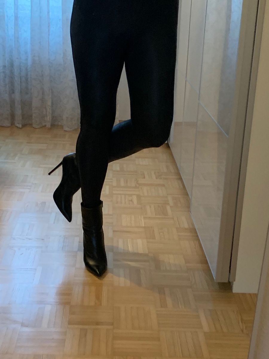 Spanx And Ankle Boots Photo Gallery Porn Pics Sex Photos And Xxx S