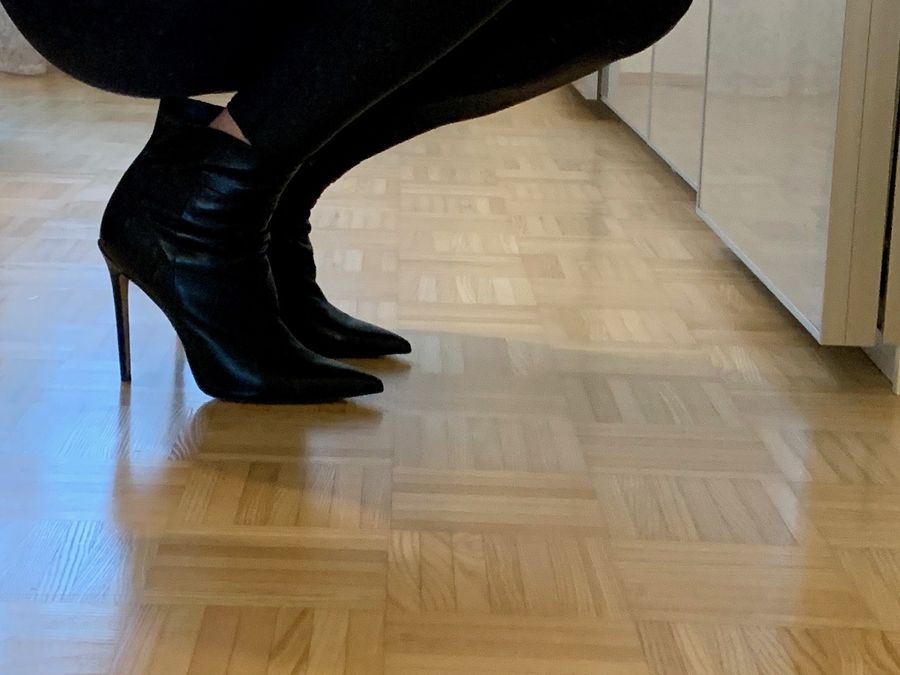 Spanx And Ankle Boots Photo Gallery Porn Pics Sex Photos And Xxx S